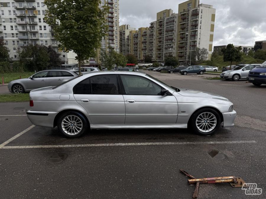 Pelēks BMW 530 2000 Viļņa, ar dzinēja tilpumu 2.90 L un nobraukumu 376 tūkst. km par 2000 €, foto 4 vietnē AUTOMOTO.COM.LV