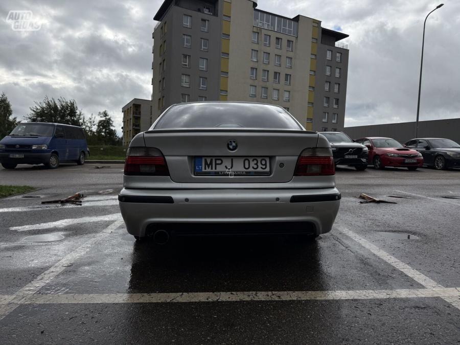 Pelēks BMW 530 2000 Viļņa, ar dzinēja tilpumu 2.90 L un nobraukumu 376 tūkst. km par 2000 €, foto 6 vietnē AUTOMOTO.COM.LV
