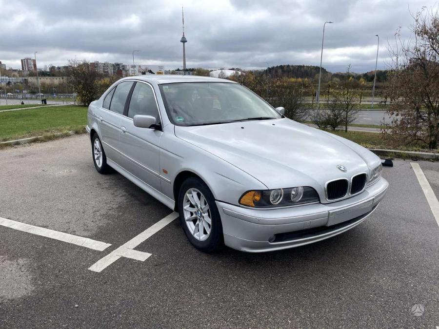 Grey BMW 530 2001 in Vilnius, with an engine capacity of 2.93 L and mileage of 316 thousand km for 3890 €, photo 1 on AUTOMOTO.COM.LV