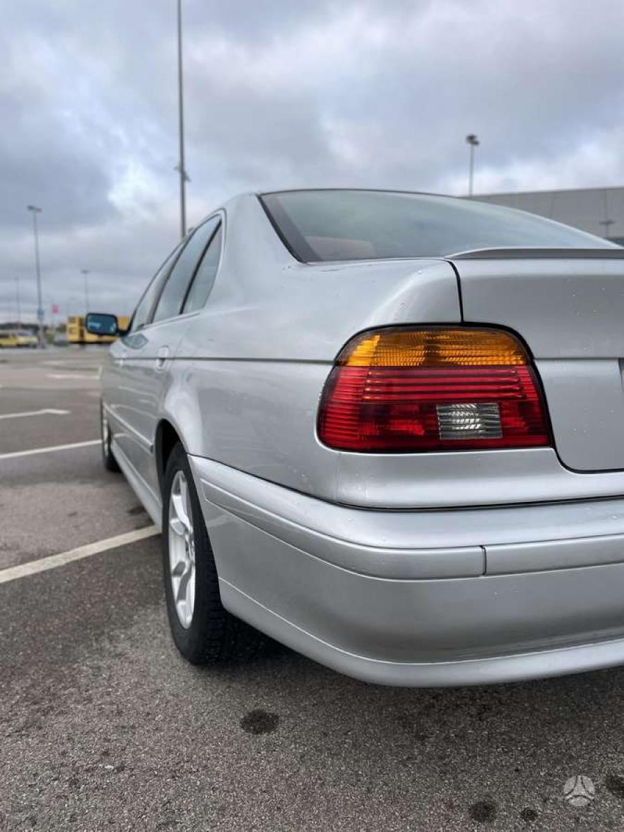 Grey BMW 530 2001 in Vilnius, with an engine capacity of 2.93 L and mileage of 316 thousand km for 3890 €, photo 9 on AUTOMOTO.COM.LV