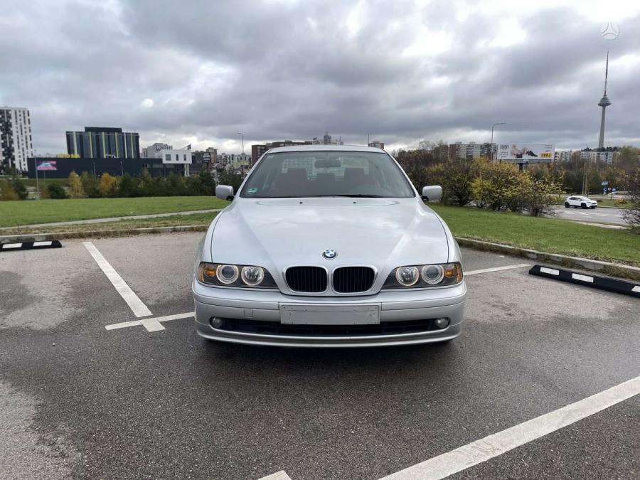 Pelēks BMW 530 2001 Viļņa, ar dzinēja tilpumu 2.93 L un nobraukumu 316 tūkst. km par 3890 €, foto 2 vietnē AUTOMOTO.COM.LV