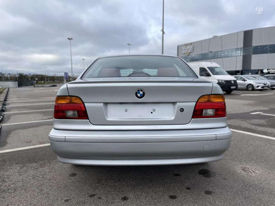 Pelēks BMW 530 2001 Viļņa, ar dzinēja tilpumu 2.93 L un nobraukumu 316 tūkst. km par 3890 €, foto 8 vietnē AUTOMOTO.COM.LV