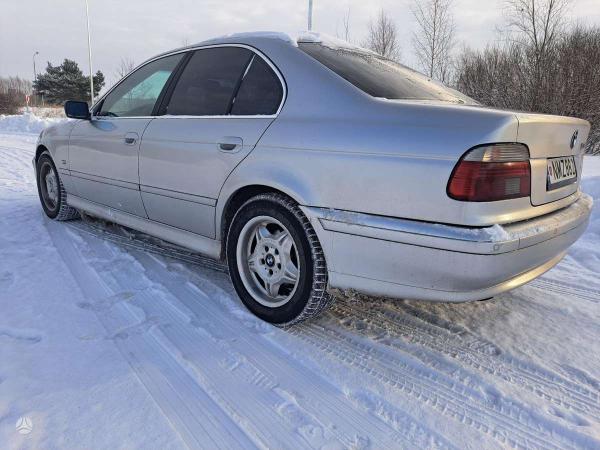 Pelēks BMW 530 2001 Klaipėda, ar dzinēja tilpumu 3.00 L un nobraukumu 325 tūkst. km par 2300 €, foto 4 vietnē AUTOMOTO.COM.LV