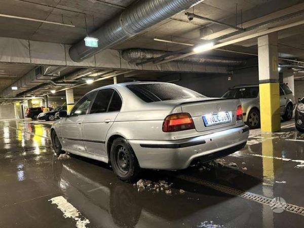 Grey BMW 530 2001 in Kaunas, with an engine capacity of 2.93 L and mileage of 400 thousand km for 2220 €, photo 1 on AUTOMOTO.COM.LV