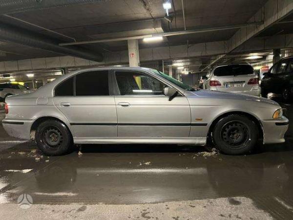 Grey BMW 530 2001 in Kaunas, with an engine capacity of 2.93 L and mileage of 400 thousand km for 2220 €, photo 2 on AUTOMOTO.COM.LV