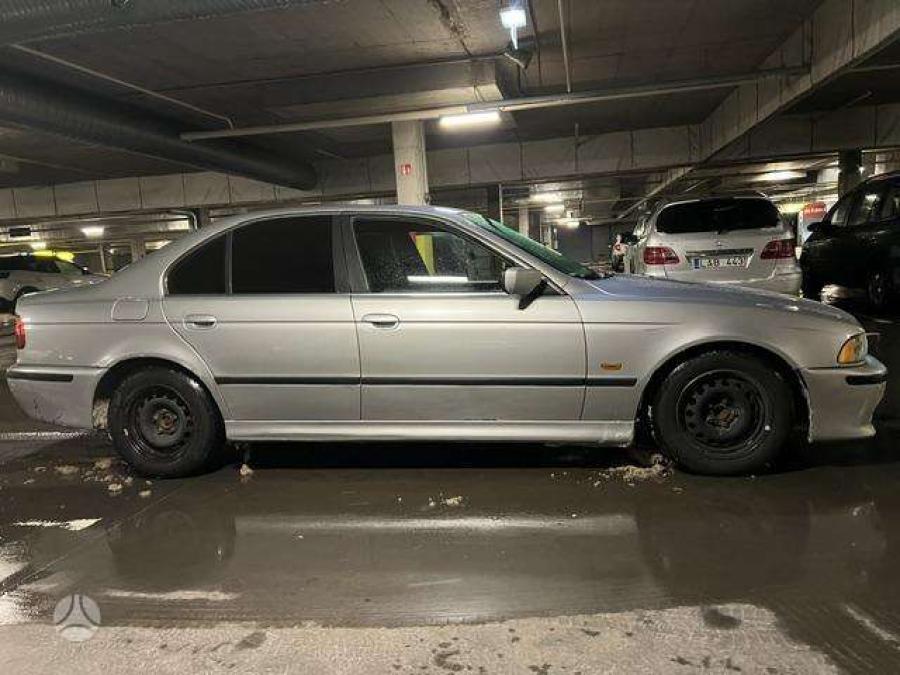 Pelēks BMW 530 2001 Kauņa, ar dzinēja tilpumu 2.93 L un nobraukumu 400 tūkst. km par 2220 €, foto 2 vietnē AUTOMOTO.COM.LV
