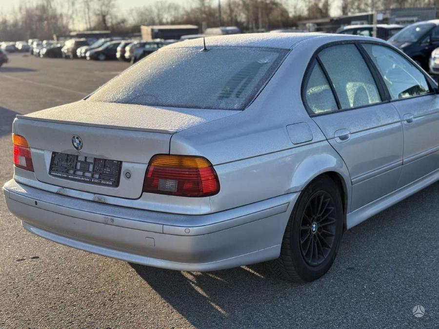 Grey BMW 530 2001 in Marijampole, with an engine capacity of 3.00 L and mileage of 398 thousand km for 3300 €, photo 6 on AUTOMOTO.COM.LV