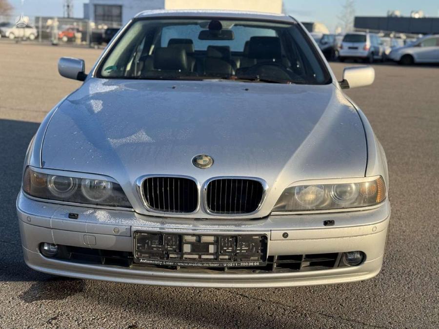 Grey BMW 530 2001 in Marijampole, with an engine capacity of 3.00 L and mileage of 398 thousand km for 3300 €, photo 8 on AUTOMOTO.COM.LV