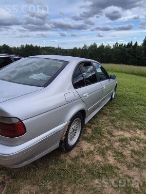Grey BMW 530 2001 in Riga, with an engine capacity of 3.00 L and mileage of 301 thousand km for 1600 €, photo 3 on AUTOMOTO.COM.LV