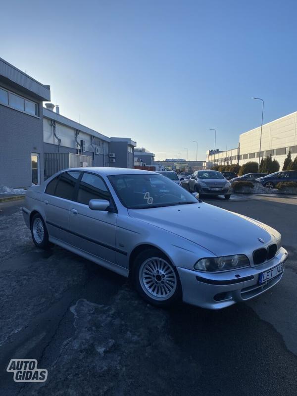 Pelēks BMW 530 2002 Viļņa, ar dzinēja tilpumu 3.00 L un nobraukumu 390 tūkst. km par 2400 €, foto 3 vietnē AUTOMOTO.COM.LV
