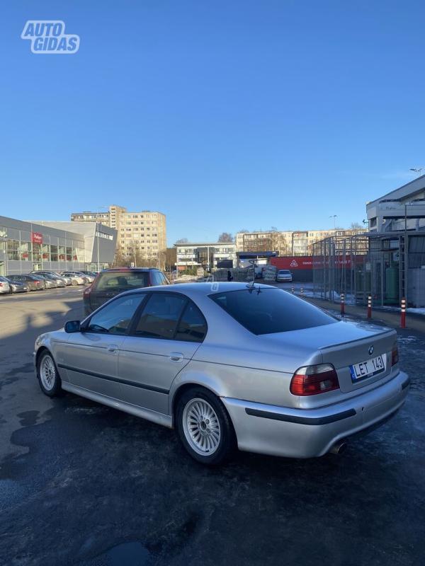 Pelēks BMW 530 2002 Viļņa, ar dzinēja tilpumu 3.00 L un nobraukumu 390 tūkst. km par 2400 €, foto 4 vietnē AUTOMOTO.COM.LV