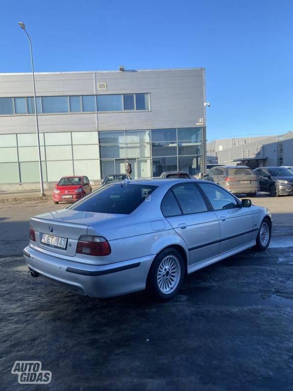 Pelēks BMW 530 2002 Viļņa, ar dzinēja tilpumu 3.00 L un nobraukumu 390 tūkst. km par 2400 €, foto 5 vietnē AUTOMOTO.COM.LV