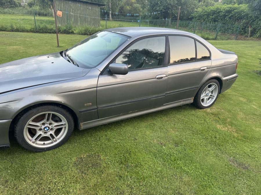 Pelēks BMW 530 2002 Tartu, ar dzinēja tilpumu 3.00 L un nobraukumu 395 tūkst. km par 1400 €, foto 1 vietnē AUTOMOTO.COM.LV