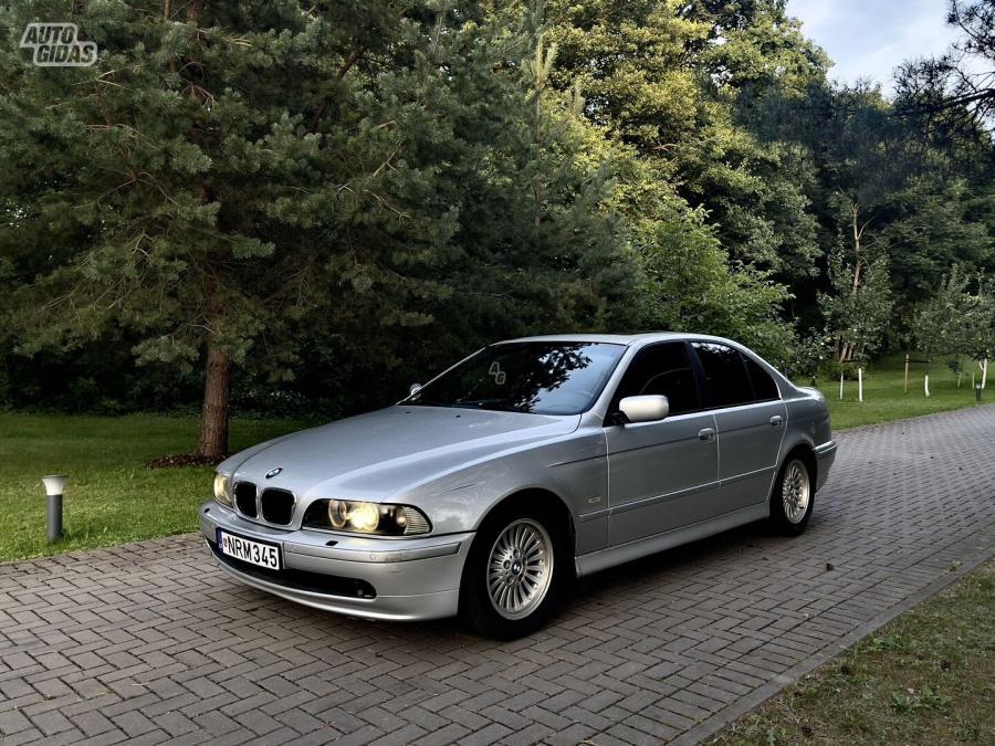 Grey BMW 530 2002 in Vilnius, with an engine capacity of 3.00 L and mileage of 318 thousand km for 2599 €, photo 1 on AUTOMOTO.COM.LV