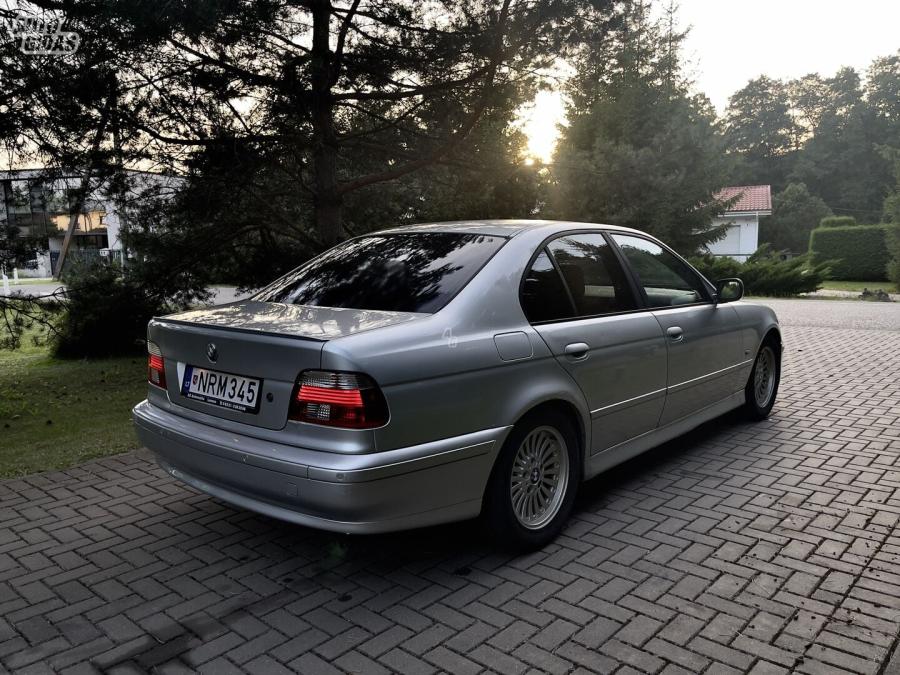 Grey BMW 530 2002 in Vilnius, with an engine capacity of 3.00 L and mileage of 318 thousand km for 2599 €, photo 3 on AUTOMOTO.COM.LV