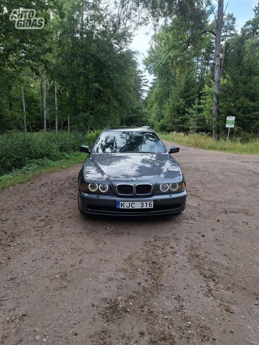 Grey BMW 530 2002 in Kaunas, with an engine capacity of 2.90 L and mileage of 432 thousand km for 1700 €, photo 1 on AUTOMOTO.COM.LV