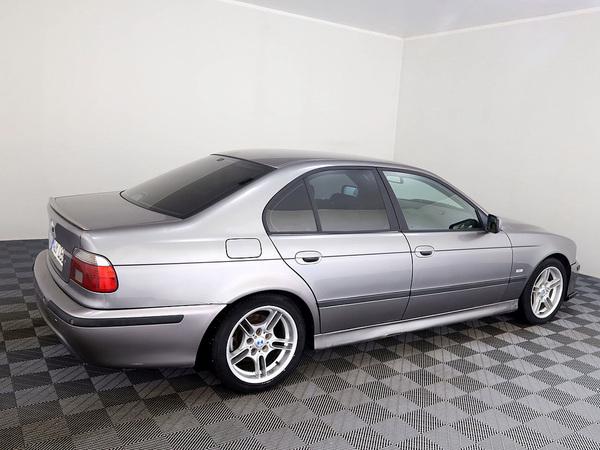 Grey BMW 530 2002 in Tallinn, with an engine capacity of 2.90 L and mileage of 387 thousand km for 2399 €, photo 4 on AUTOMOTO.COM.LV