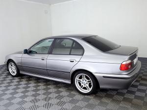 Grey BMW 530 2002 in Tallinn, with an engine capacity of 2.90 L and mileage of 387 thousand km for 2399 €, photo 5 on AUTOMOTO.COM.LV