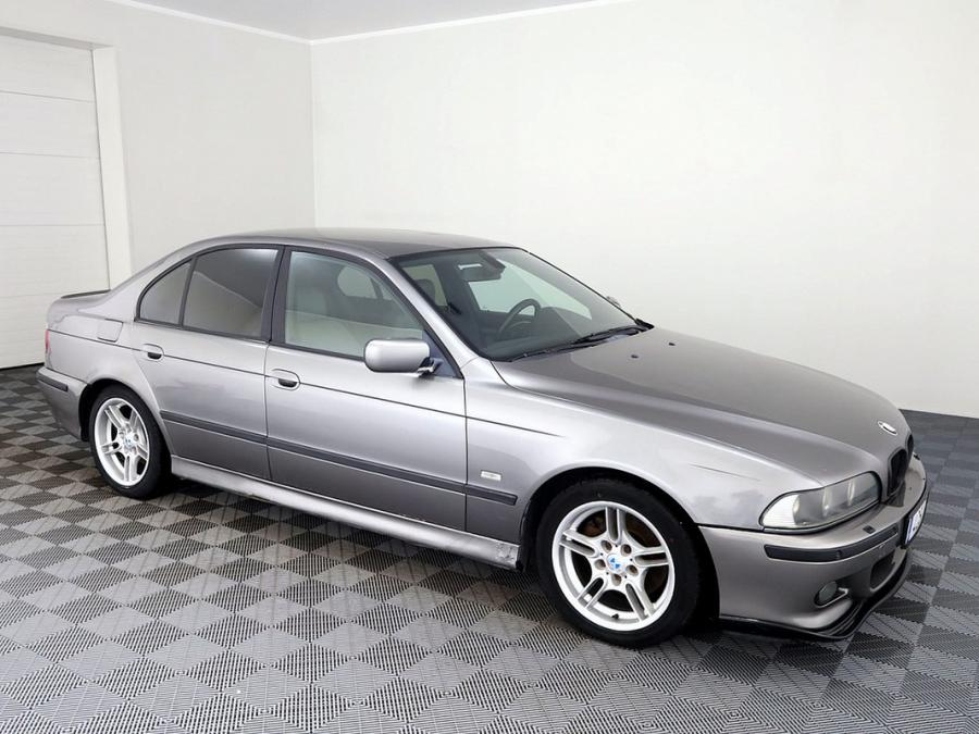 Grey BMW 530 2002 in Tallinn, with an engine capacity of 2.90 L and mileage of 387 thousand km for 2399 €, photo 9 on AUTOMOTO.COM.LV