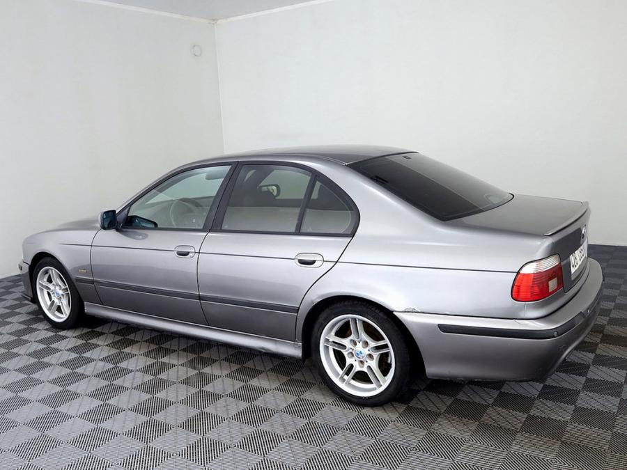 Grey BMW 530 2002 in Tallinn, with an engine capacity of 2.90 L and mileage of 387 thousand km for 2399 €, photo 12 on AUTOMOTO.COM.LV
