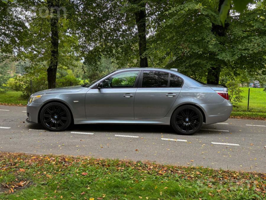 Grey BMW 530 2003 in Riga, with an engine capacity of 3.00 L and mileage of 294 thousand km for 6800 €, photo 3 on AUTOMOTO.COM.LV