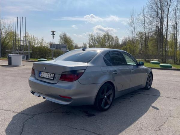 Pelēks BMW 530 2003 Rīga, ar dzinēja tilpumu 3.00 L un nobraukumu 0 tūkst. km par 4400 €, foto 5 vietnē AUTOMOTO.COM.LV