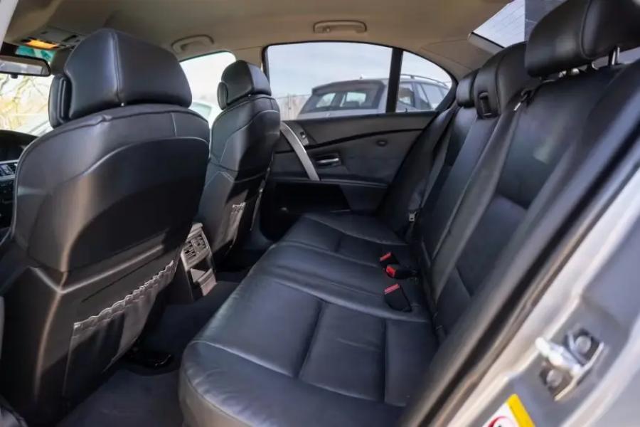 Grey BMW 530 2003 in Liepaja, with an engine capacity of 3.00 L and mileage of 350 thousand km for 4100 €, photo 10 on AUTOMOTO.COM.LV