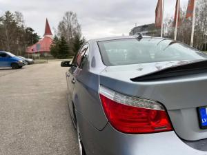 Pelēks BMW 530 2003 Rīga, ar dzinēja tilpumu 3.00 L un nobraukumu 311 tūkst. km par 4290 €, foto 9 vietnē AUTOMOTO.COM.LV