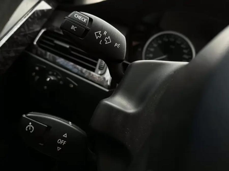 Pelēks BMW 530 2003 Rīga, ar dzinēja tilpumu 3.00 L un nobraukumu 311 tūkst. km par 4290 €, foto 20 vietnē AUTOMOTO.COM.LV