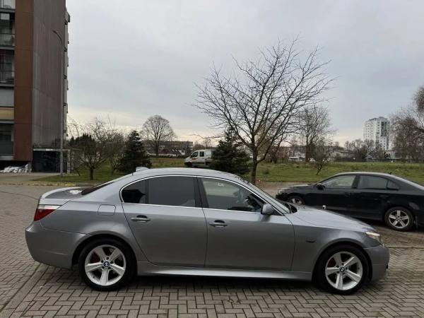 Grey BMW 530 2003 in Riga, with an engine capacity of 3.00 L and mileage of 381 thousand km for 4490 €, photo 3 on AUTOMOTO.COM.LV