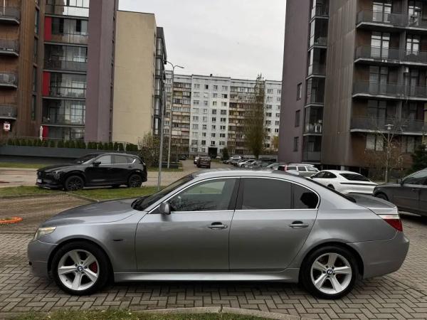 Grey BMW 530 2003 in Riga, with an engine capacity of 3.00 L and mileage of 381 thousand km for 4490 €, photo 4 on AUTOMOTO.COM.LV