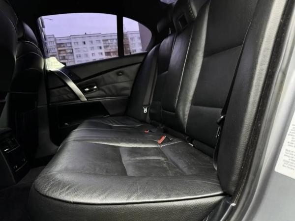 Grey BMW 530 2003 in Riga, with an engine capacity of 3.00 L and mileage of 381 thousand km for 4490 €, photo 10 on AUTOMOTO.COM.LV