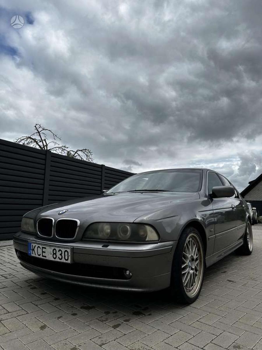 Grey BMW 530 2003 in Plunge, with an engine capacity of 0.00 L and mileage of 384 thousand km for 2500 €, photo 1 on AUTOMOTO.COM.LV