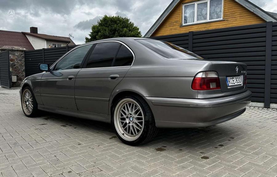 Grey BMW 530 2003 in Plunge, with an engine capacity of 0.00 L and mileage of 384 thousand km for 2500 €, photo 4 on AUTOMOTO.COM.LV