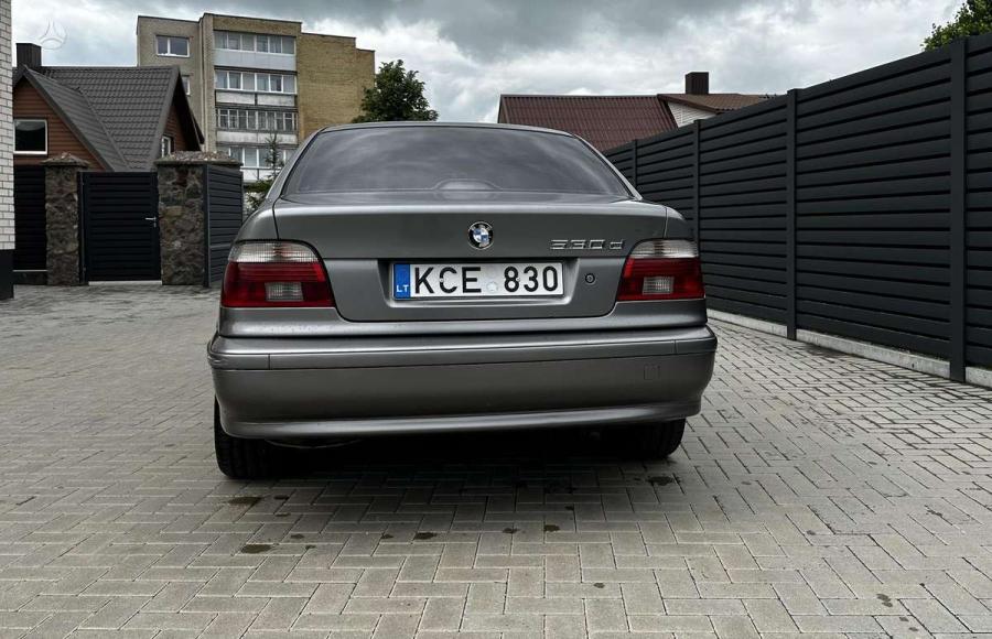 Grey BMW 530 2003 in Plunge, with an engine capacity of 0.00 L and mileage of 384 thousand km for 2500 €, photo 5 on AUTOMOTO.COM.LV
