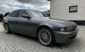 Grey BMW 530 2003 in Plunge, with an engine capacity of 0.00 L and mileage of 384 thousand km for 2500 €, photo 6 on AUTOMOTO.COM.LV