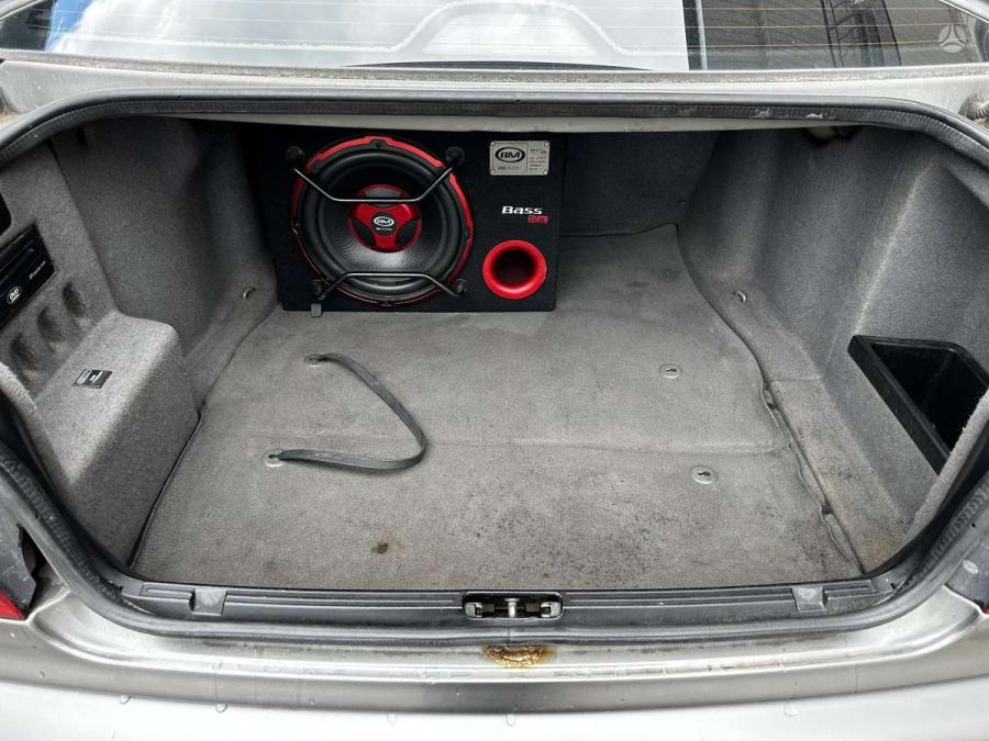 Grey BMW 530 2003 in Plunge, with an engine capacity of 0.00 L and mileage of 384 thousand km for 2500 €, photo 11 on AUTOMOTO.COM.LV