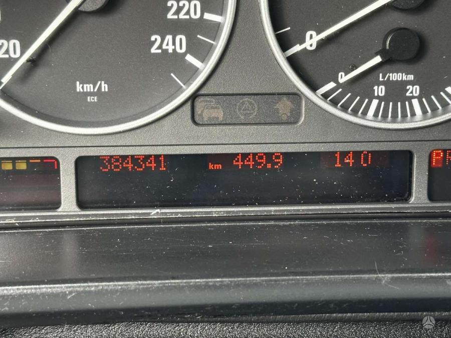 Grey BMW 530 2003 in Plunge, with an engine capacity of 0.00 L and mileage of 384 thousand km for 2500 €, photo 19 on AUTOMOTO.COM.LV