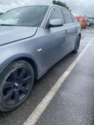Grey BMW 530 2003 in Vilnius, with an engine capacity of 2.99 L and mileage of 282 thousand km for 1200 €, photo 4 on AUTOMOTO.COM.LV