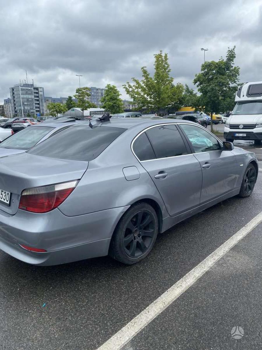 Grey BMW 530 2003 in Vilnius, with an engine capacity of 2.99 L and mileage of 282 thousand km for 1200 €, photo 6 on AUTOMOTO.COM.LV