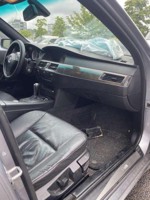 Grey BMW 530 2003 in Vilnius, with an engine capacity of 2.99 L and mileage of 282 thousand km for 1200 €, photo 13 on AUTOMOTO.COM.LV