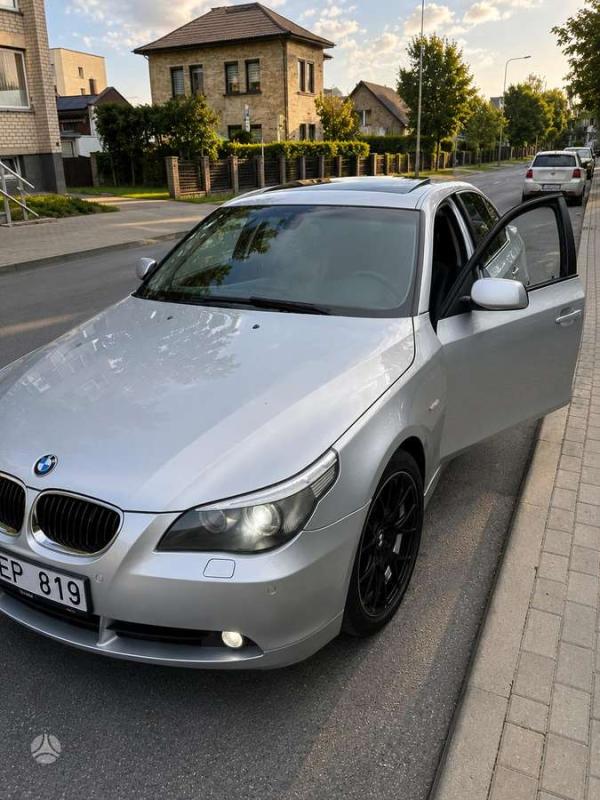 Grey BMW 530 2003 in Siauliai, with an engine capacity of 2.99 L and mileage of 428 thousand km for 3500 €, photo 1 on AUTOMOTO.COM.LV