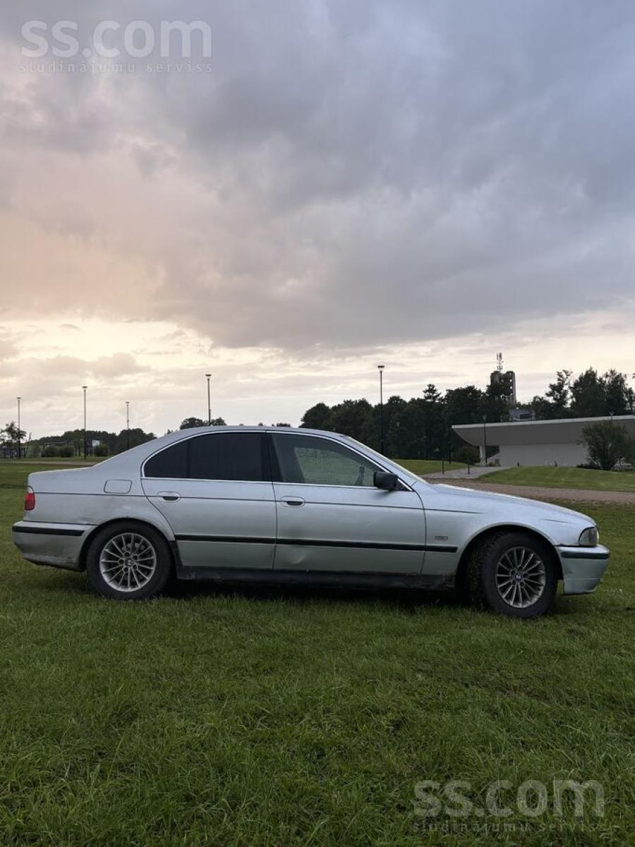 Pelēks BMW 530 2003 Daugavpils, ar dzinēja tilpumu 2.90 L un nobraukumu 430 tūkst. km par 1500 €, foto 5 vietnē AUTOMOTO.COM.LV