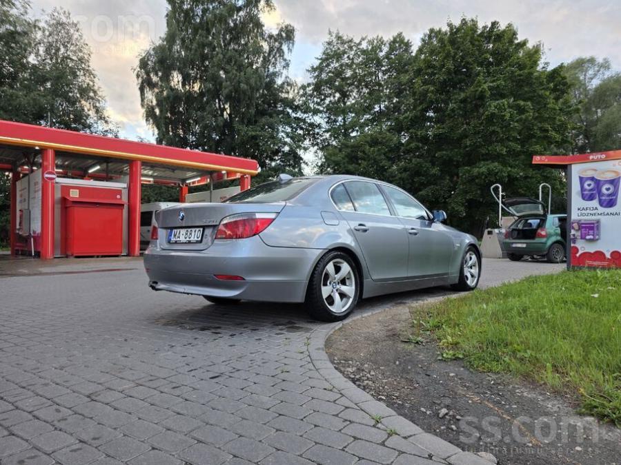 Pelēks BMW 530 2003 Rīga, ar dzinēja tilpumu 3.00 L un nobraukumu 284 tūkst. km par 2400 €, foto 4 vietnē AUTOMOTO.COM.LV
