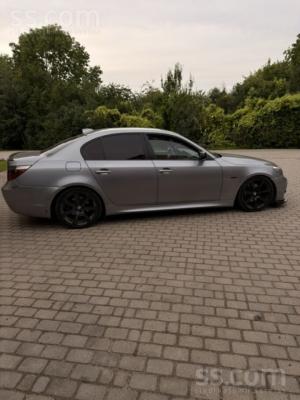 Pelēks BMW 530 2003 Jelgava, ar dzinēja tilpumu 3.00 L un nobraukumu 370 tūkst. km par 1699 €, foto 4 vietnē AUTOMOTO.COM.LV