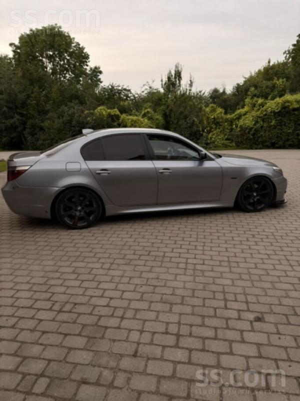 Grey BMW 530 2003 in Jelgava, with an engine capacity of 3.00 L and mileage of 370 thousand km for 1699 €, photo 3 on AUTOMOTO.COM.LV