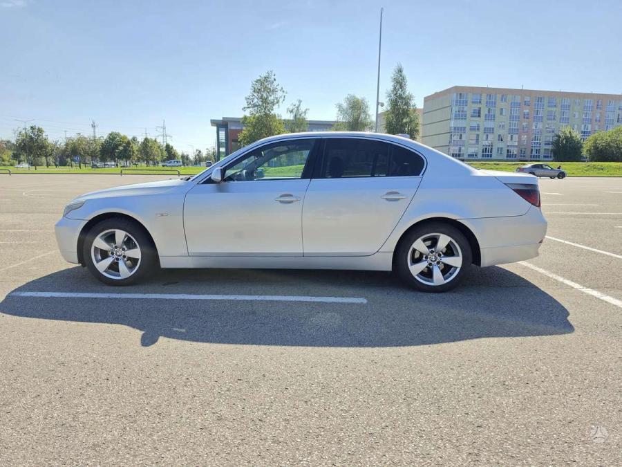 Pelēks BMW 530 2003 Šauļi, ar dzinēja tilpumu 2.99 L un nobraukumu 375 tūkst. km par 3190 €, foto 4 vietnē AUTOMOTO.COM.LV