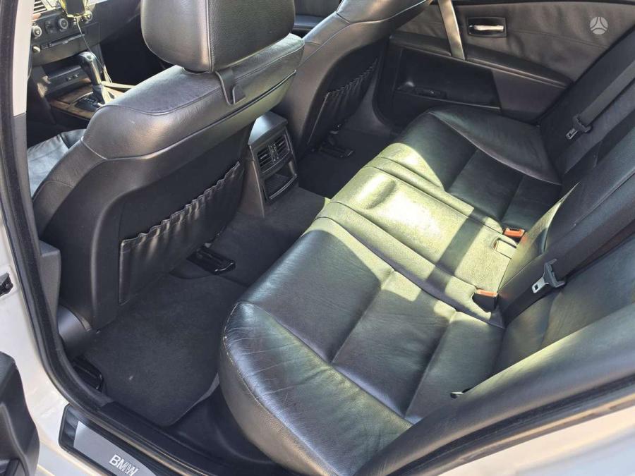 Pelēks BMW 530 2003 Šauļi, ar dzinēja tilpumu 2.99 L un nobraukumu 375 tūkst. km par 3190 €, foto 10 vietnē AUTOMOTO.COM.LV