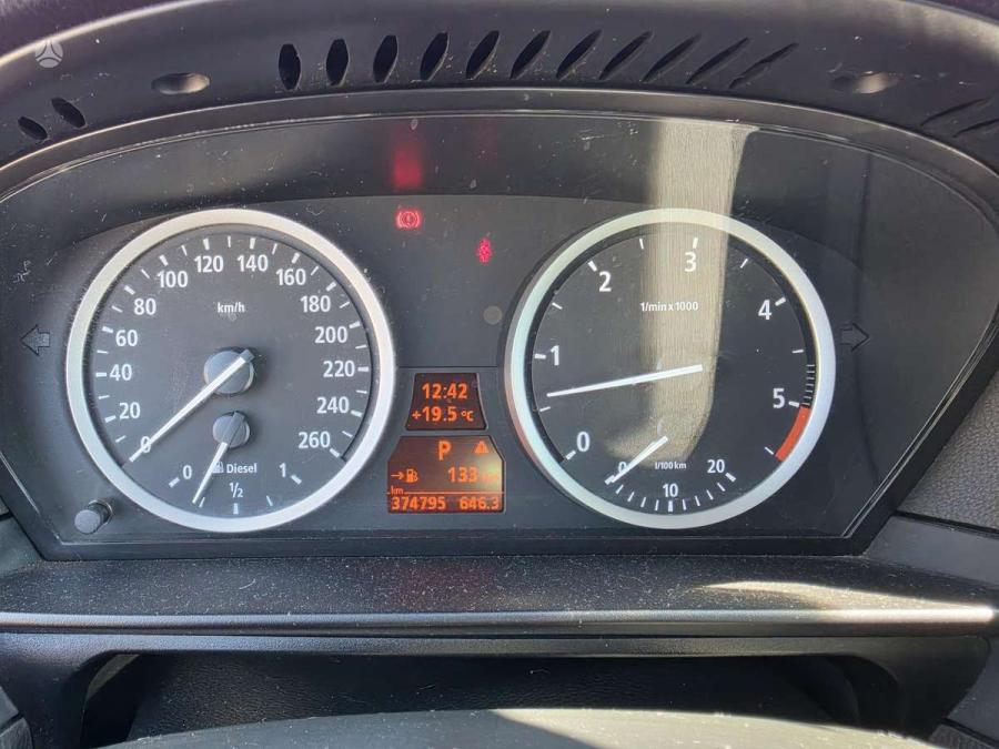 Pelēks BMW 530 2003 Šauļi, ar dzinēja tilpumu 2.99 L un nobraukumu 375 tūkst. km par 3190 €, foto 14 vietnē AUTOMOTO.COM.LV