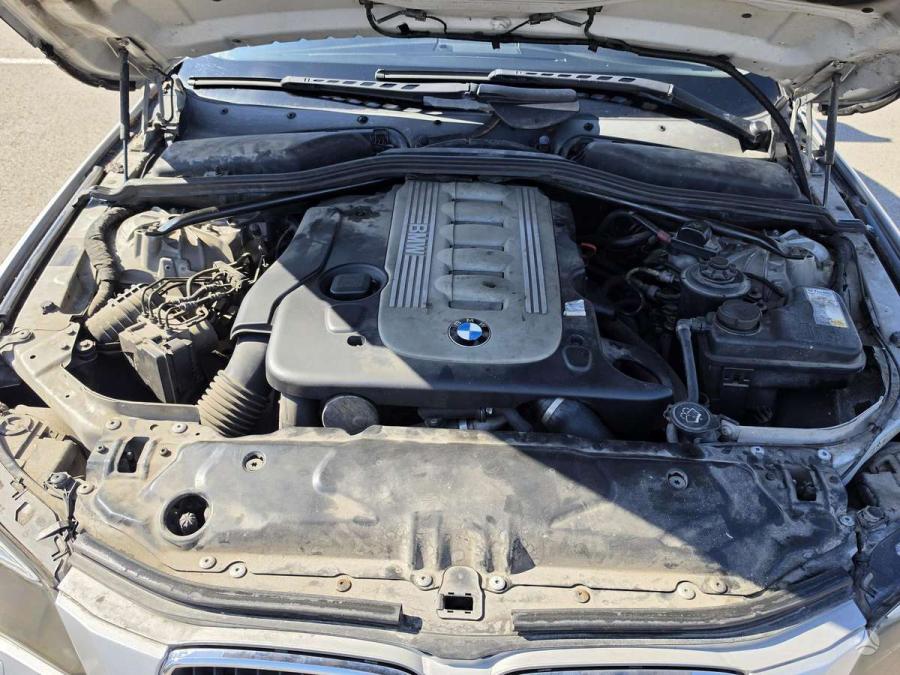Pelēks BMW 530 2003 Šauļi, ar dzinēja tilpumu 2.99 L un nobraukumu 375 tūkst. km par 3190 €, foto 15 vietnē AUTOMOTO.COM.LV